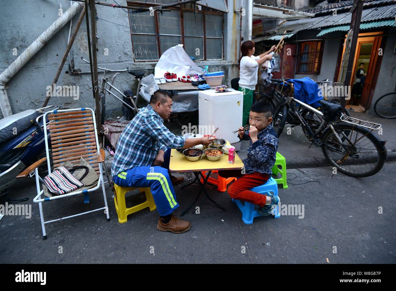 Wealth gap hi-res stock photography and images - Alamy