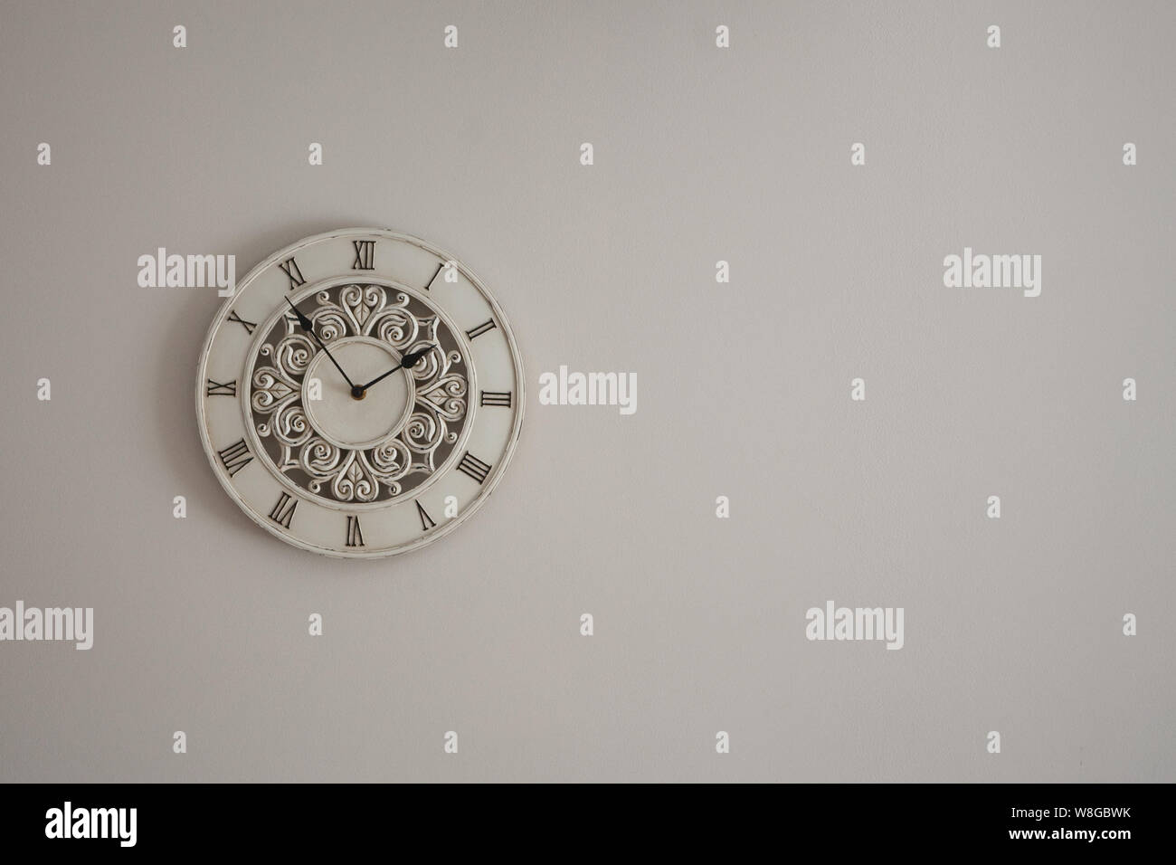 Giant wall clock hi-res stock photography and images - Alamy