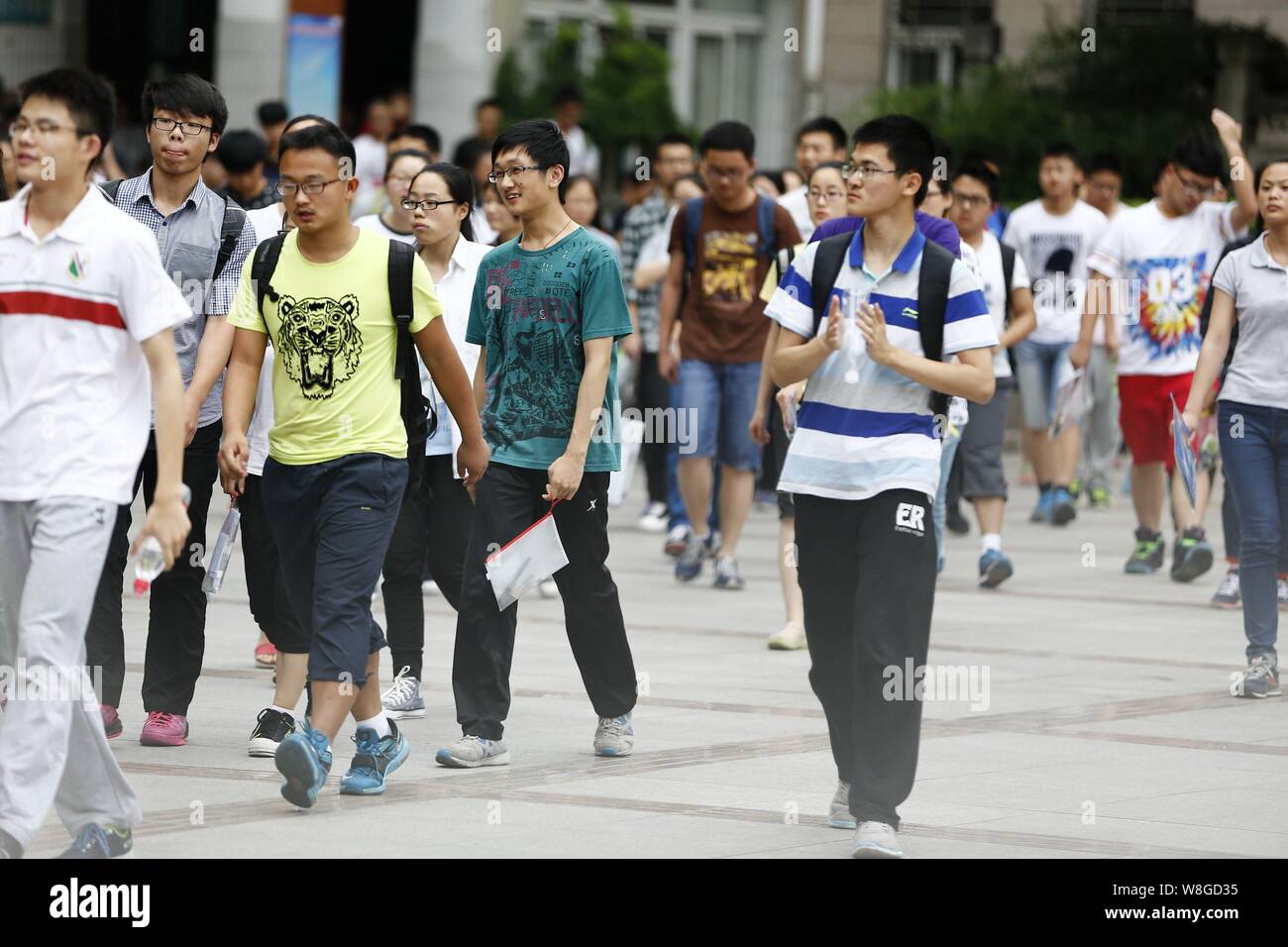 Students taking the chinese gaokao exam hi-res stock photography and ...