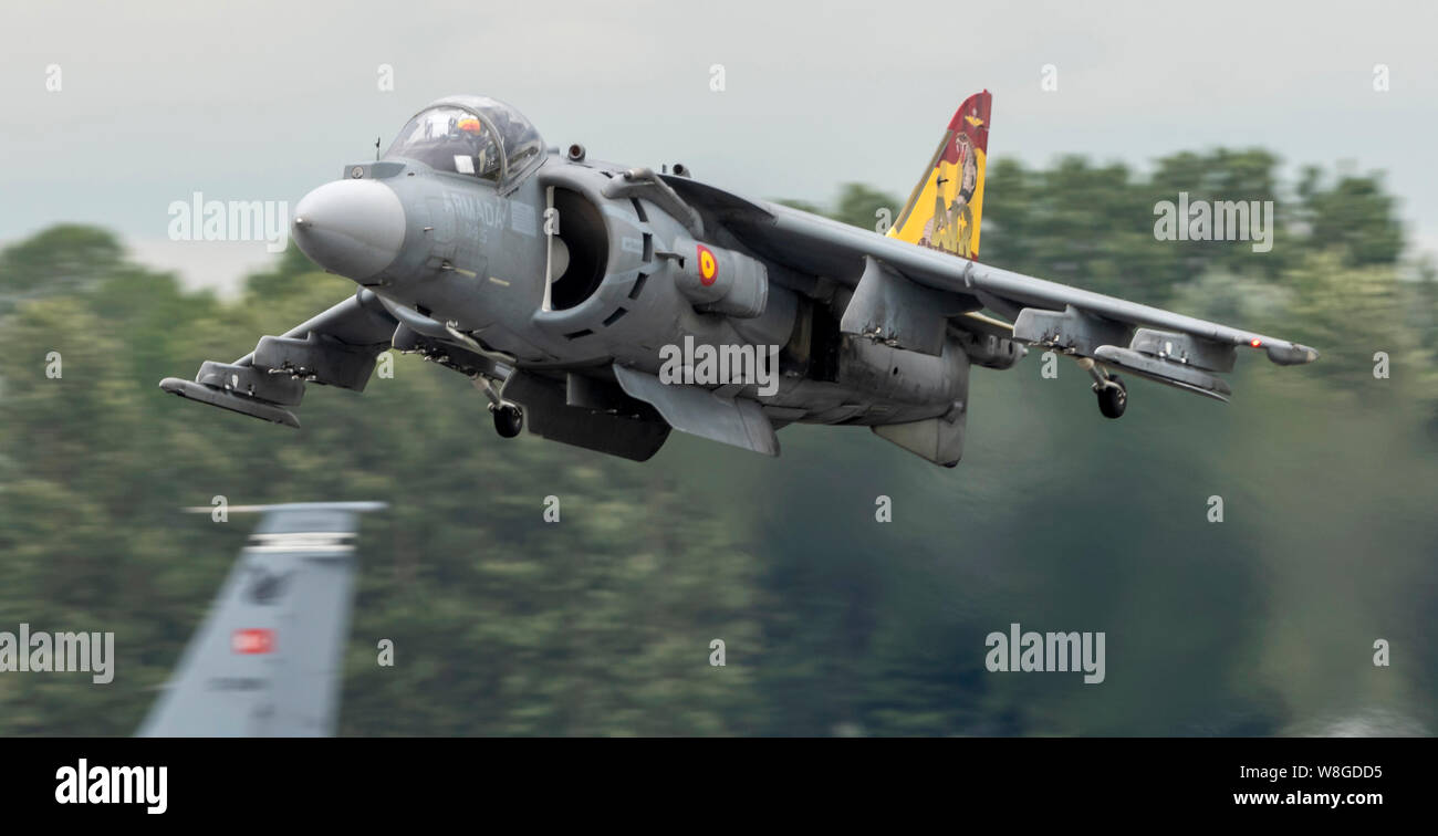 Harrier jump jet take off hi-res stock photography and images - Alamy