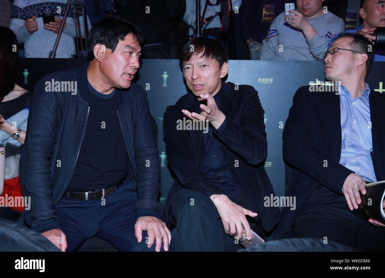 Charles Zhang Chaoyang, center, CEO of Sohu.com Inc., talks with ...