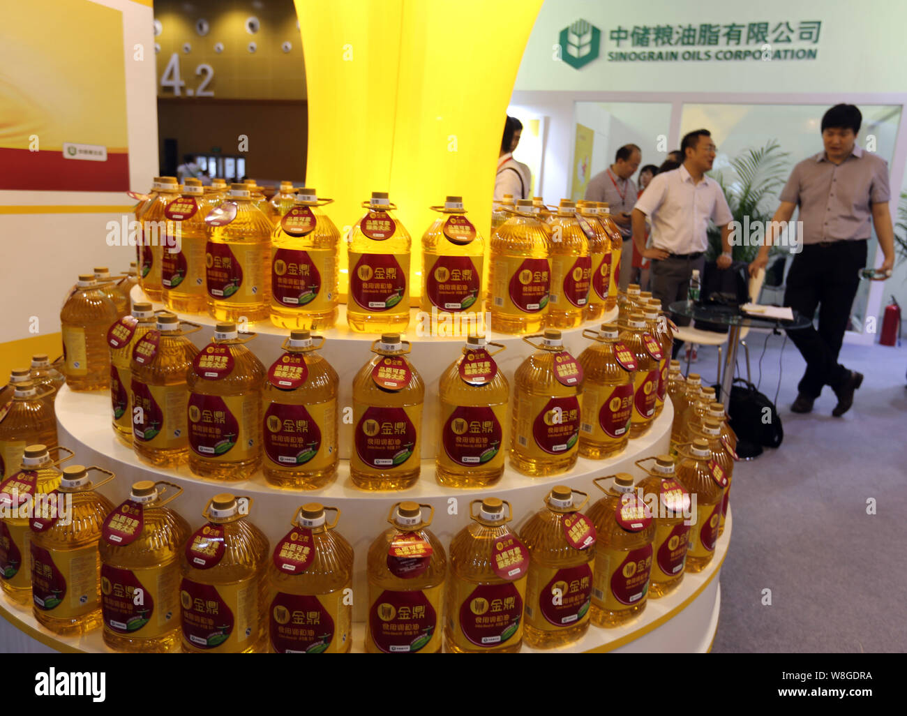 --FILE--Bottles of edible oil are on display at the stand of Sinograin ...