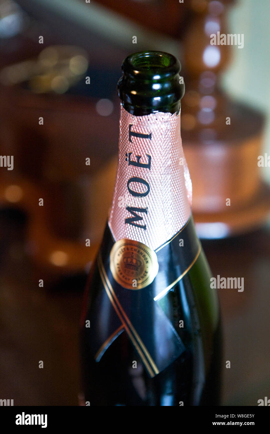 Moet & Chandon Champagne Bottle Stock Photo - Alamy