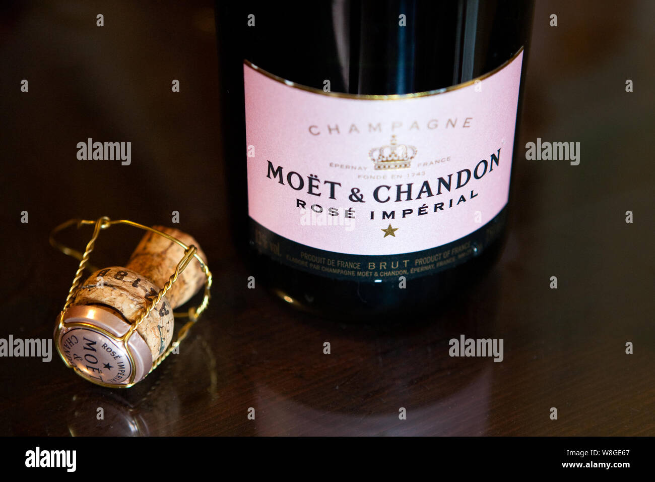 Moet & Chandon Champagne Bottle Stock Photo - Alamy