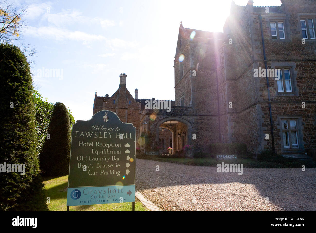 Knightly court hi-res stock photography and images - Alamy