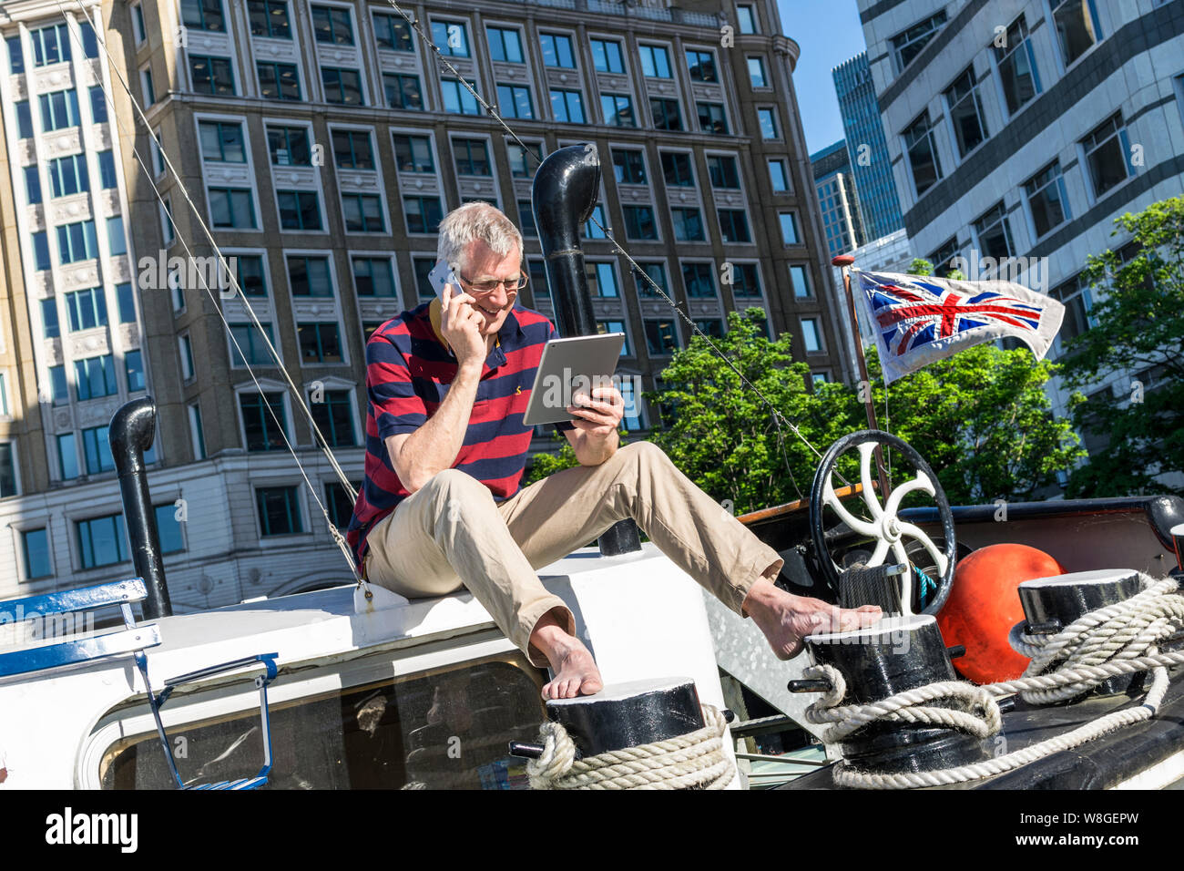Houseboat boat barge home office hi-res stock photography and images ...