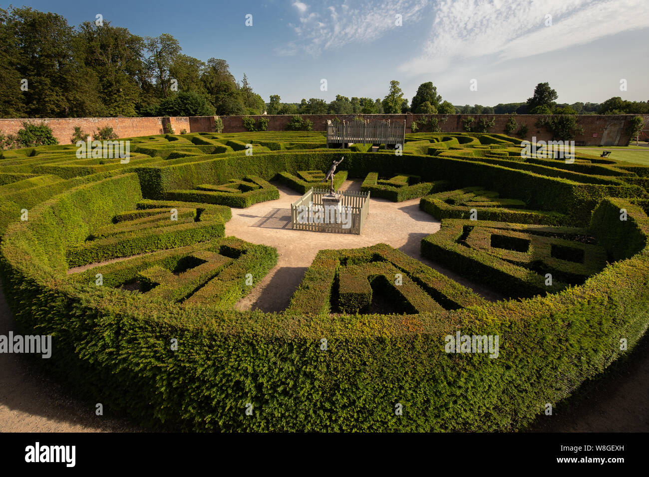 Architecture maze hi-res stock photography and images - Alamy
