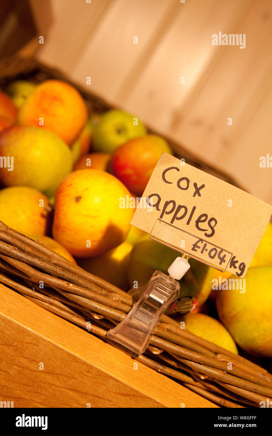Basket of cox apples hi-res stock photography and images - Alamy
