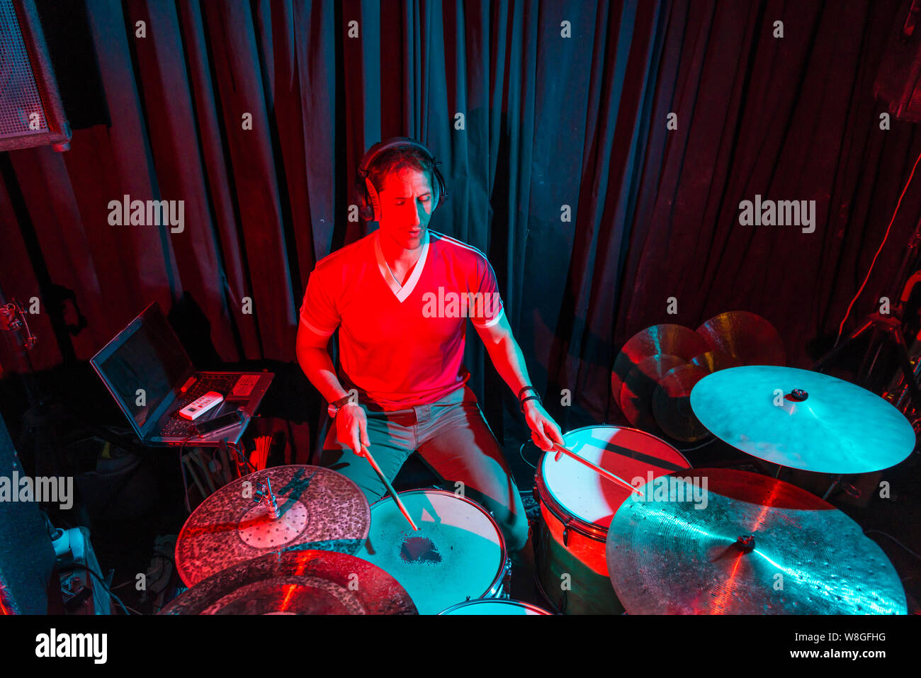 Man playing the drums hi-res stock photography and images - Alamy