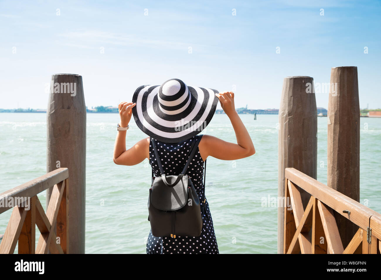 Full length woman hi-res stock photography and images - Alamy