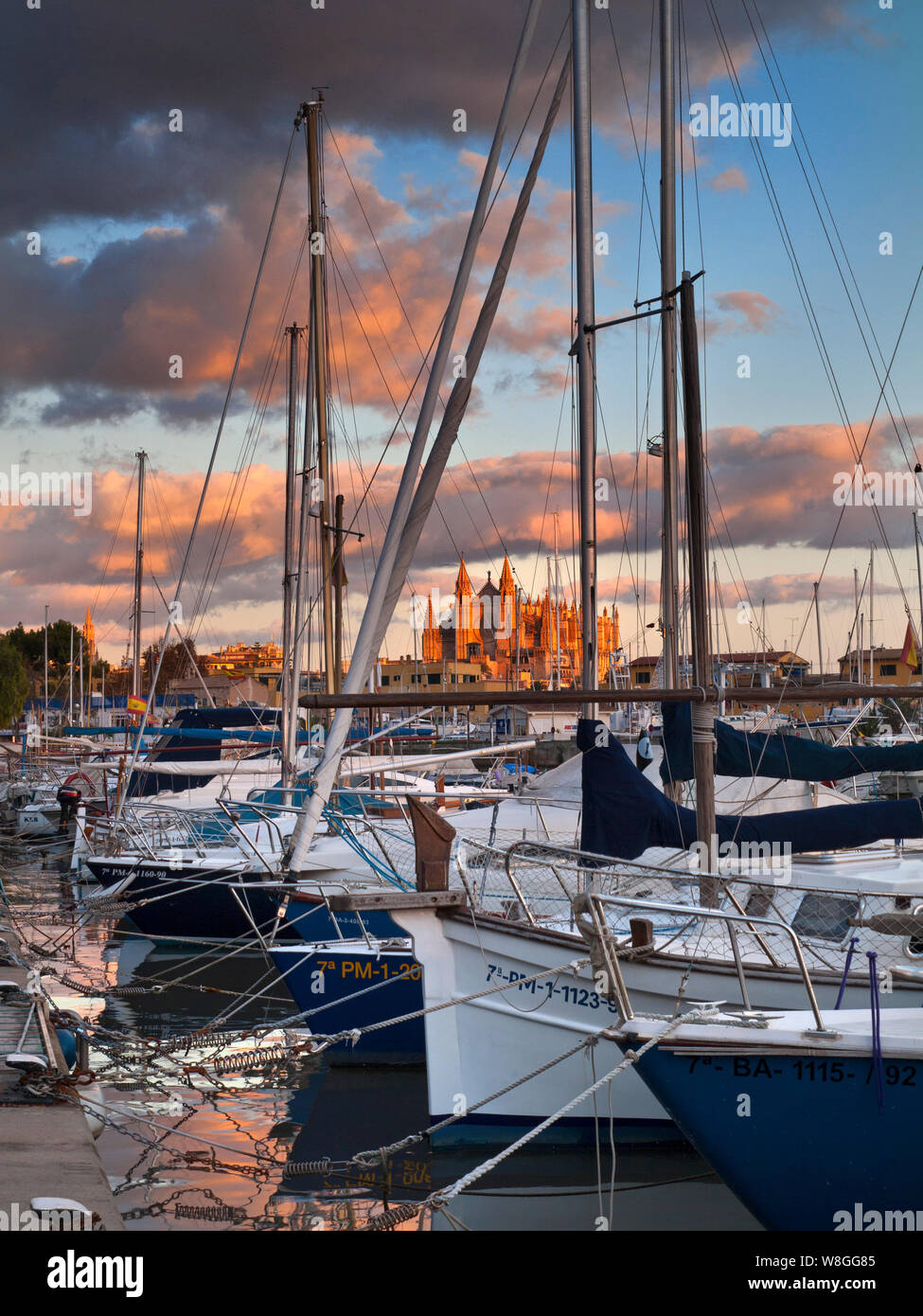 Palma city cathedral skyline port harbour sunset hi-res stock ...