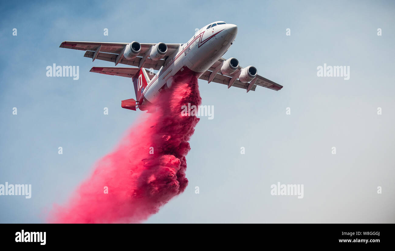 Using a plane in forest fires hi-res stock photography and images - Alamy