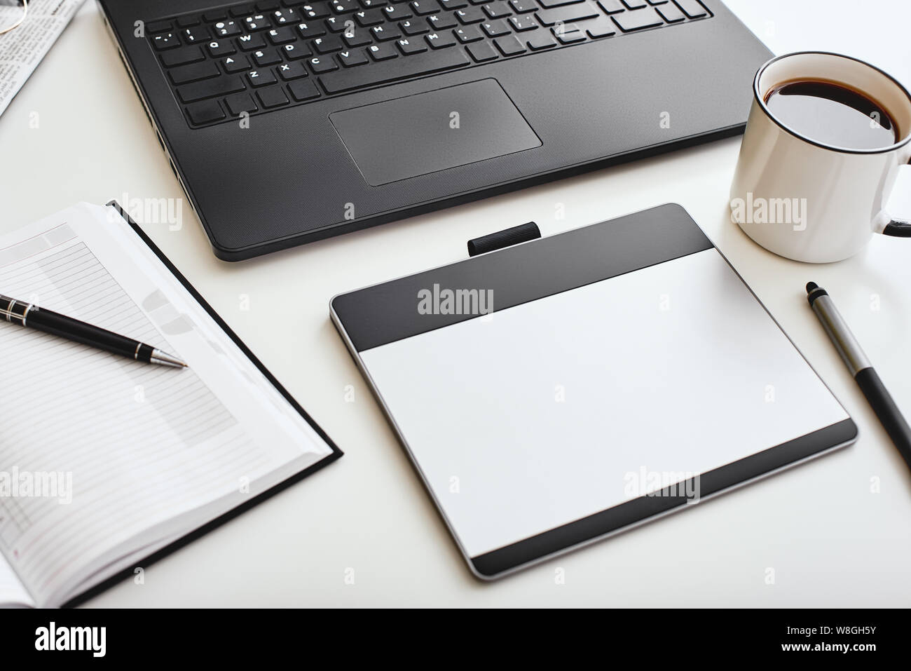 Desk horizontal hi-res stock photography and images - Alamy