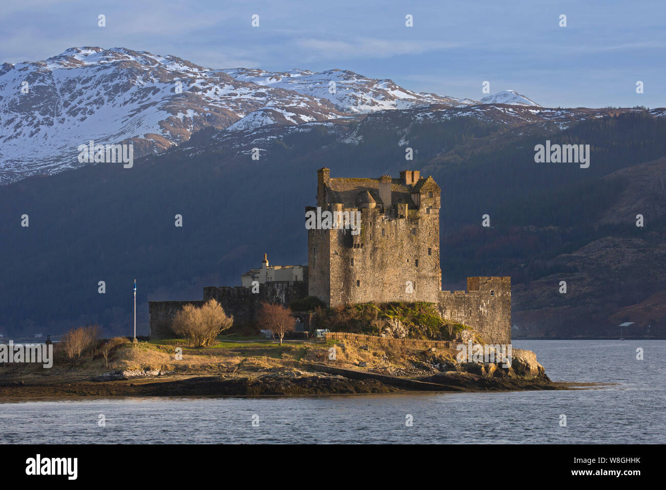 Scottish castles winter snow hi-res stock photography and images - Alamy