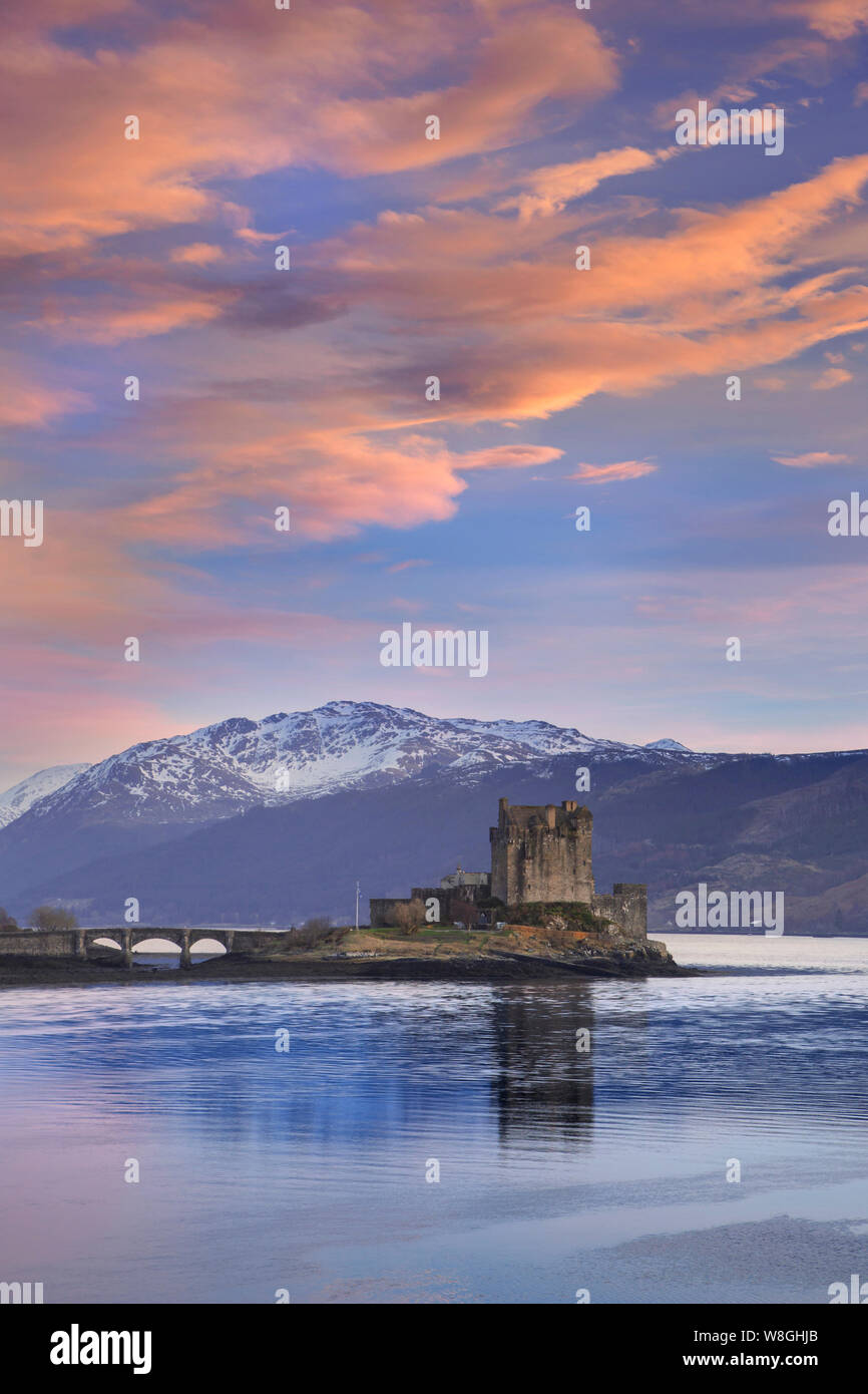 Scottish castles winter snow hi-res stock photography and images - Alamy