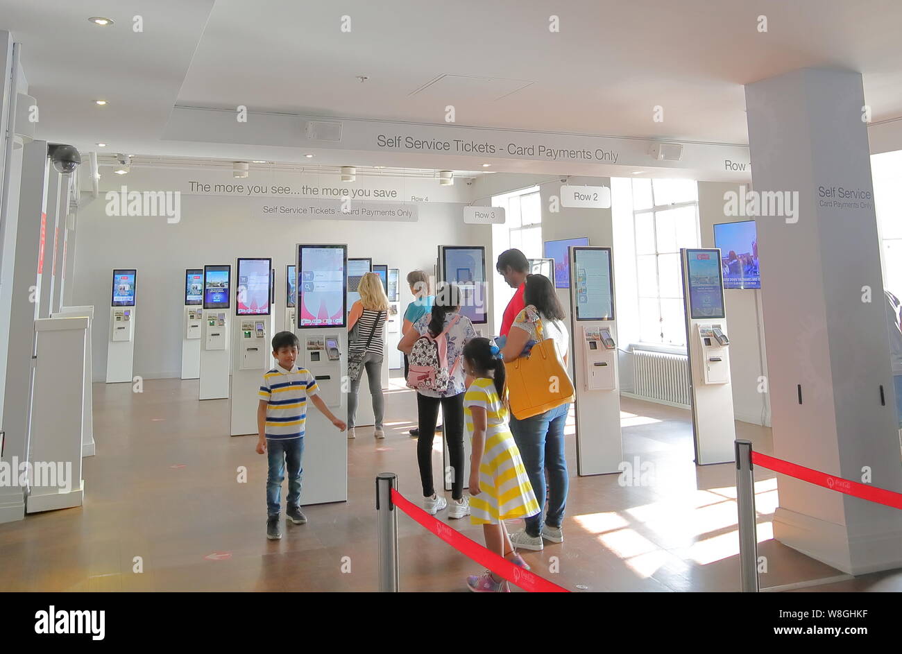 Ticket office london hi-res stock photography and images - Alamy