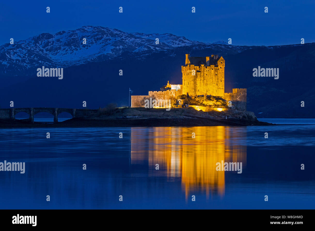 Scottish castles winter snow hi-res stock photography and images - Alamy