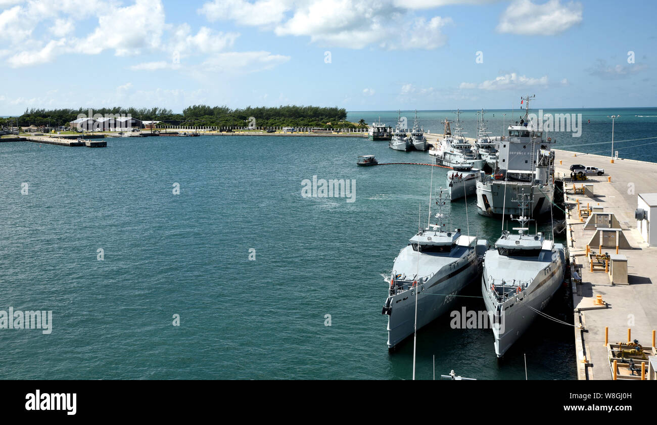 Royal bahamas defence force hi-res stock photography and images - Alamy