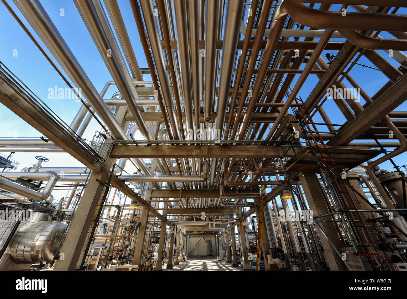 Very larger Petroleum Refineries producing gasoline, natural gas ...