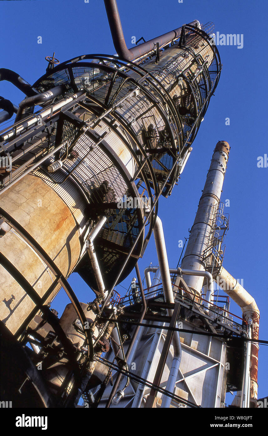 Very larger Petroleum Refineries producing gasoline, natural gas ...