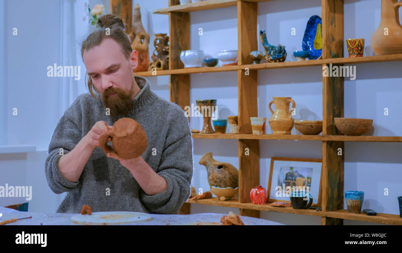 Professional male potter making mug in pottery workshop Stock Photo - Alamy