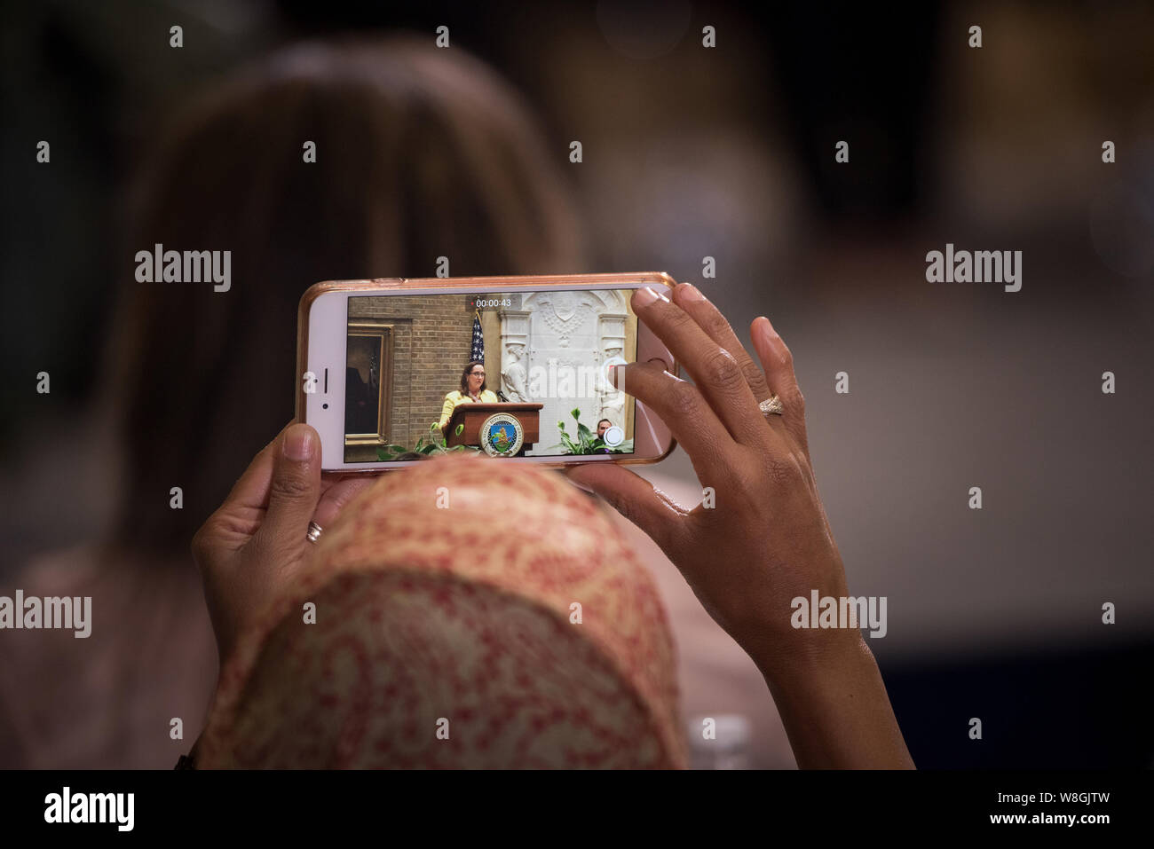 Woman speaking audience hi-res stock photography and images - Alamy