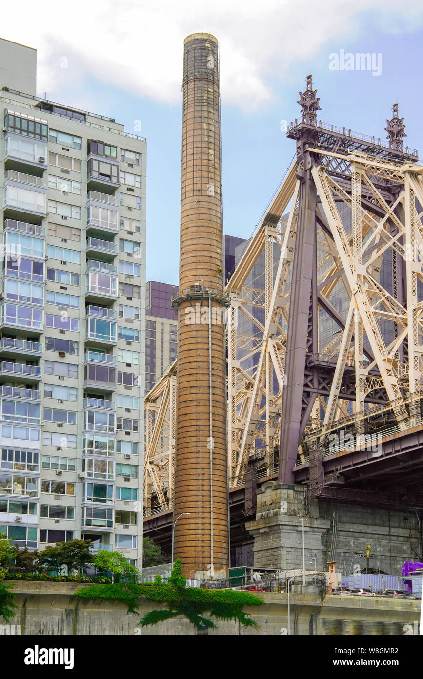 Buildings with a chimney hi-res stock photography and images - Alamy