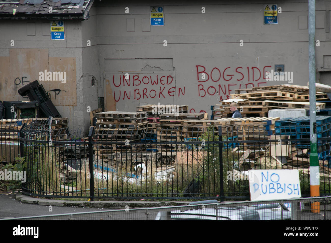 Bogside bonfire hi-res stock photography and images - Alamy