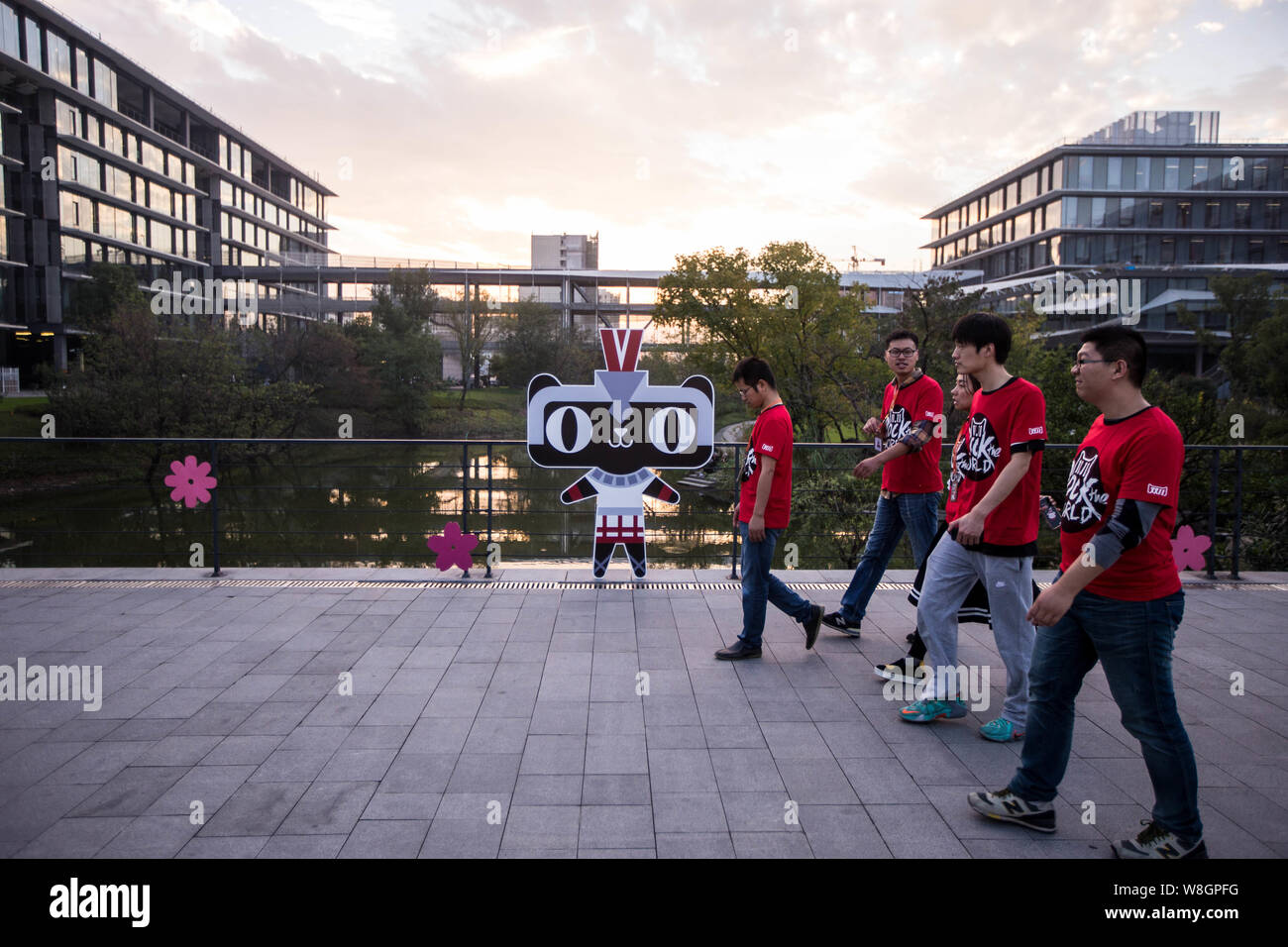 Back office services hi-res stock photography and images - Alamy