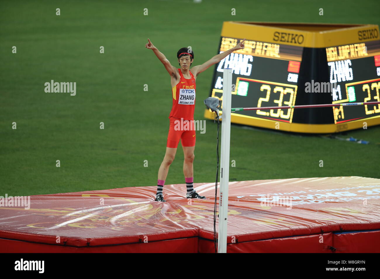China's Zhang Guowei celebrates after clearing the bar in the men's ...