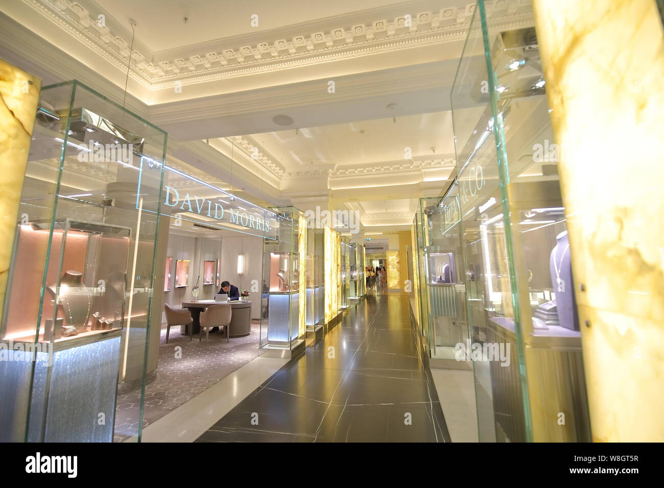 Harrods interior old hi-res stock photography and images - Alamy