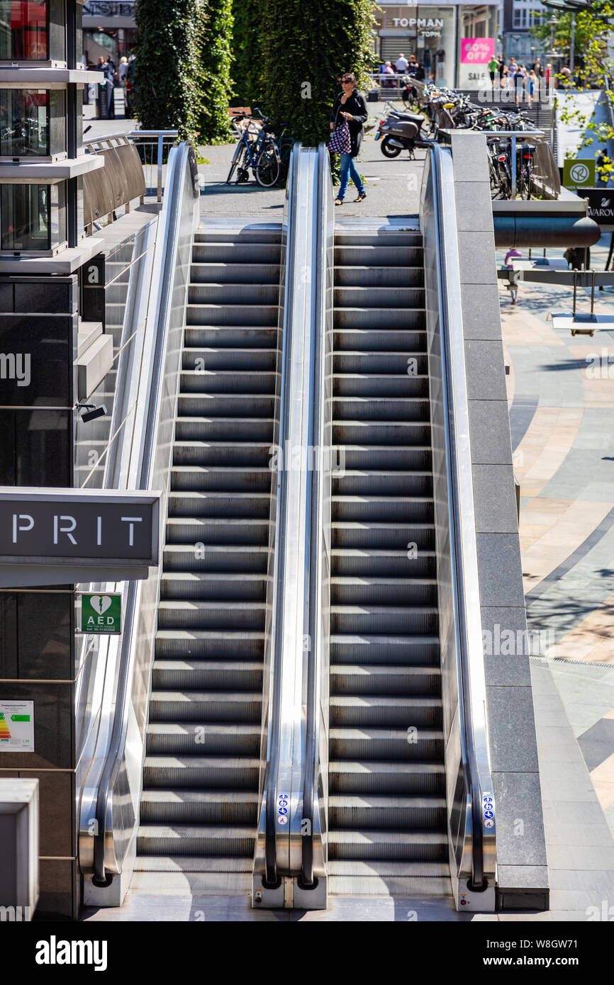 Outdoor escalator stairs shopping mall hi-res stock photography and ...