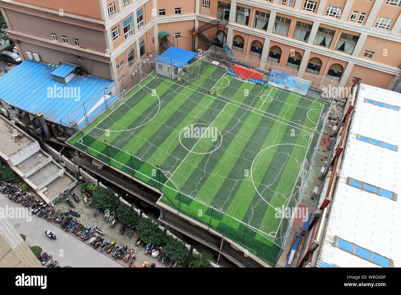 Two story office building hi-res stock photography and images - Alamy