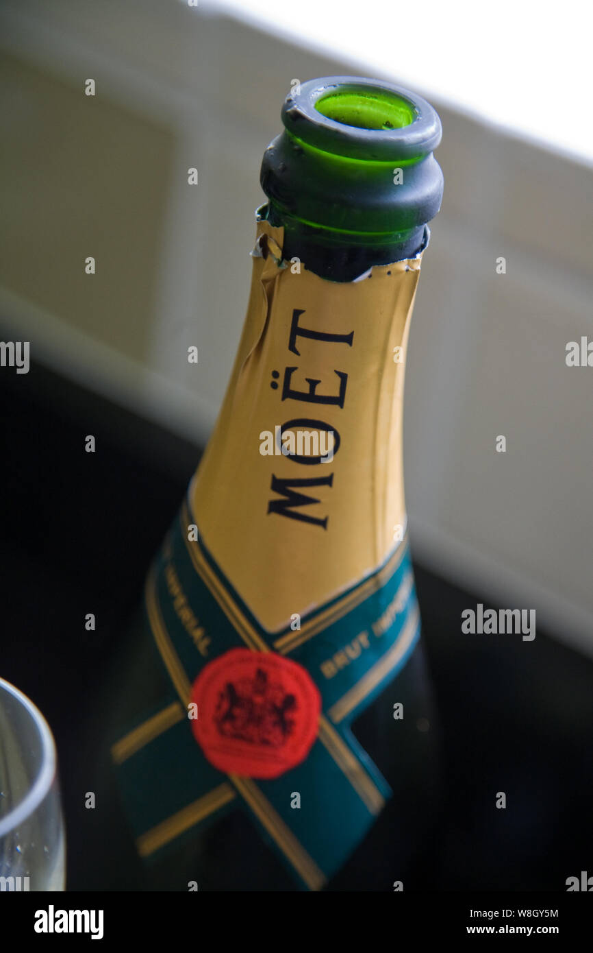 Moet & Chandon Champagne Bottle Stock Photo - Alamy