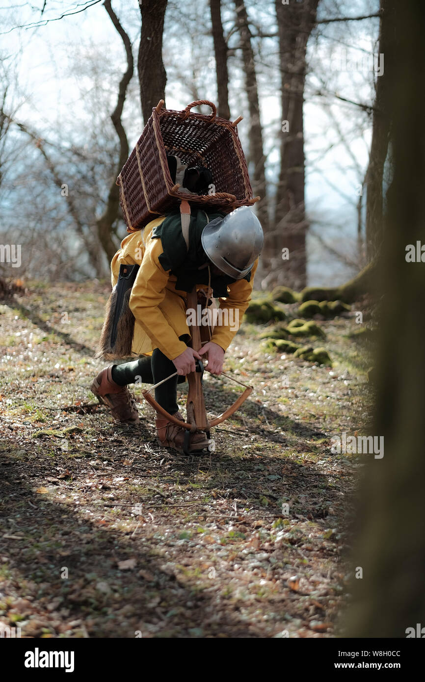 Crossbow hi-res stock photography and images - Alamy