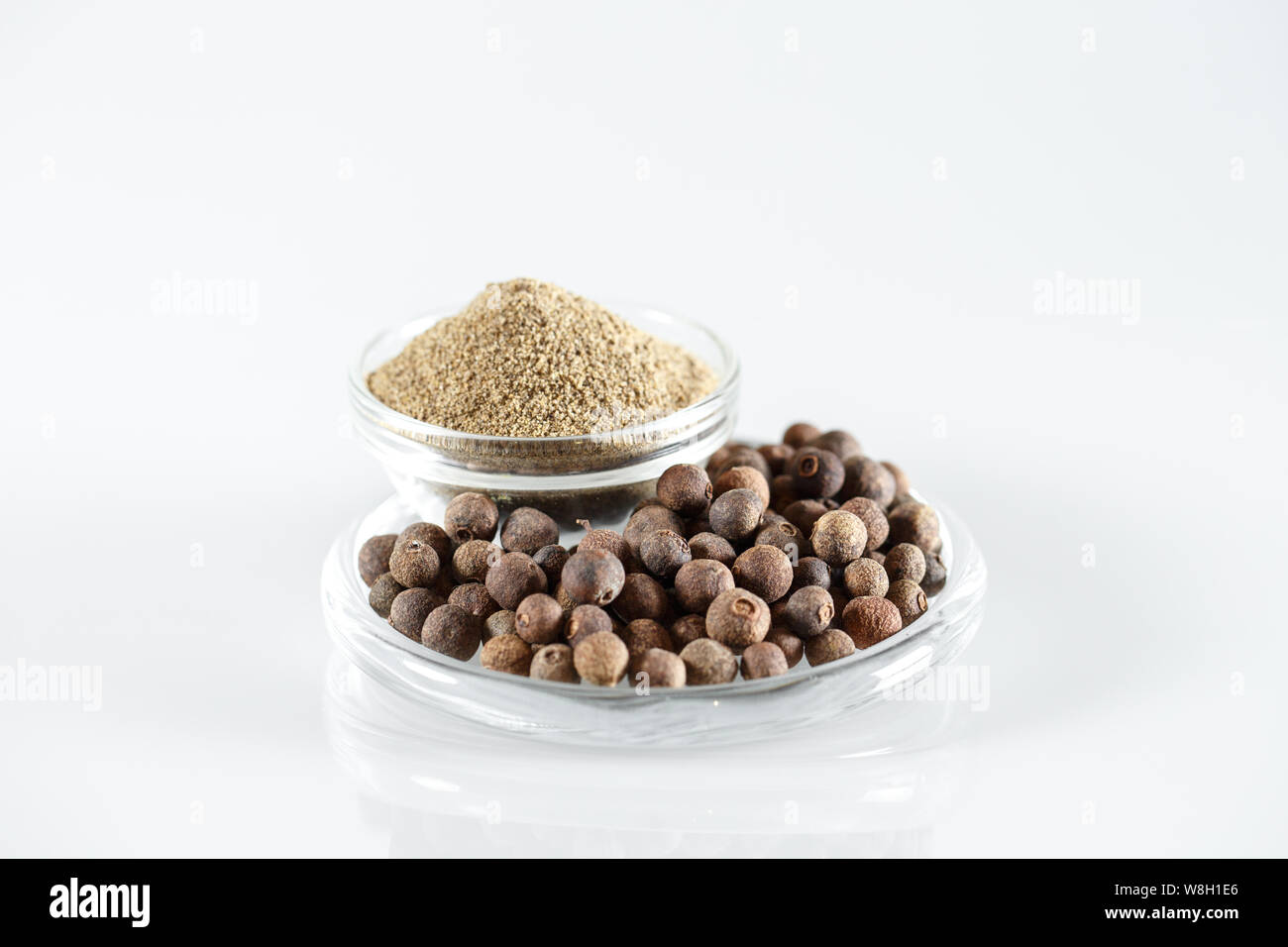 Ground Black Pepper Isolated on the white backgrounde Stock Photo - Alamy