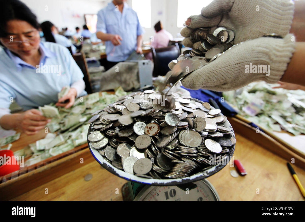 Chinese cashier hi-res stock photography and images - Alamy