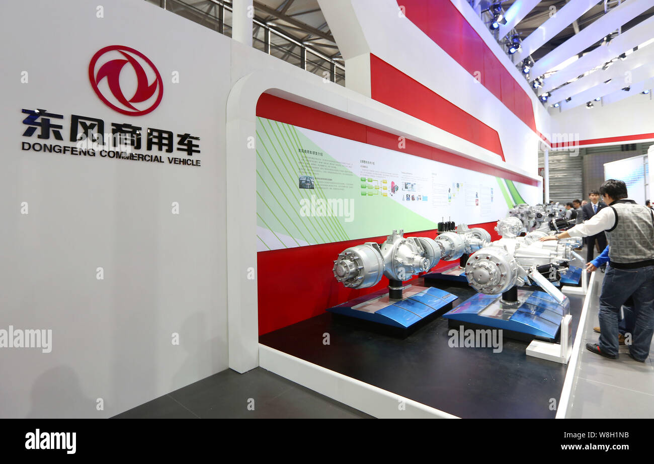 --FILE--People visit the stand of Dongfeng Commercial Vehicles (DFCV ...
