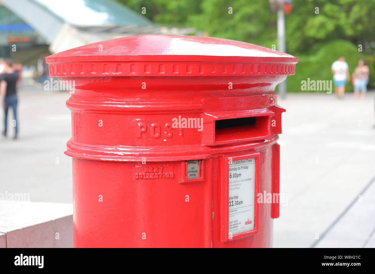 Royal mail post box London UK Stock Photo - Alamy
