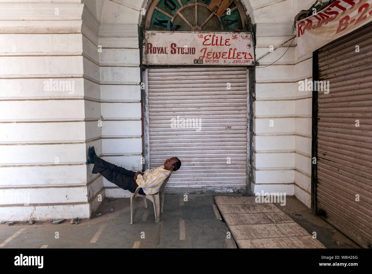 Indian man having a nap in Connaught Place, New Delhi, India Stock ...