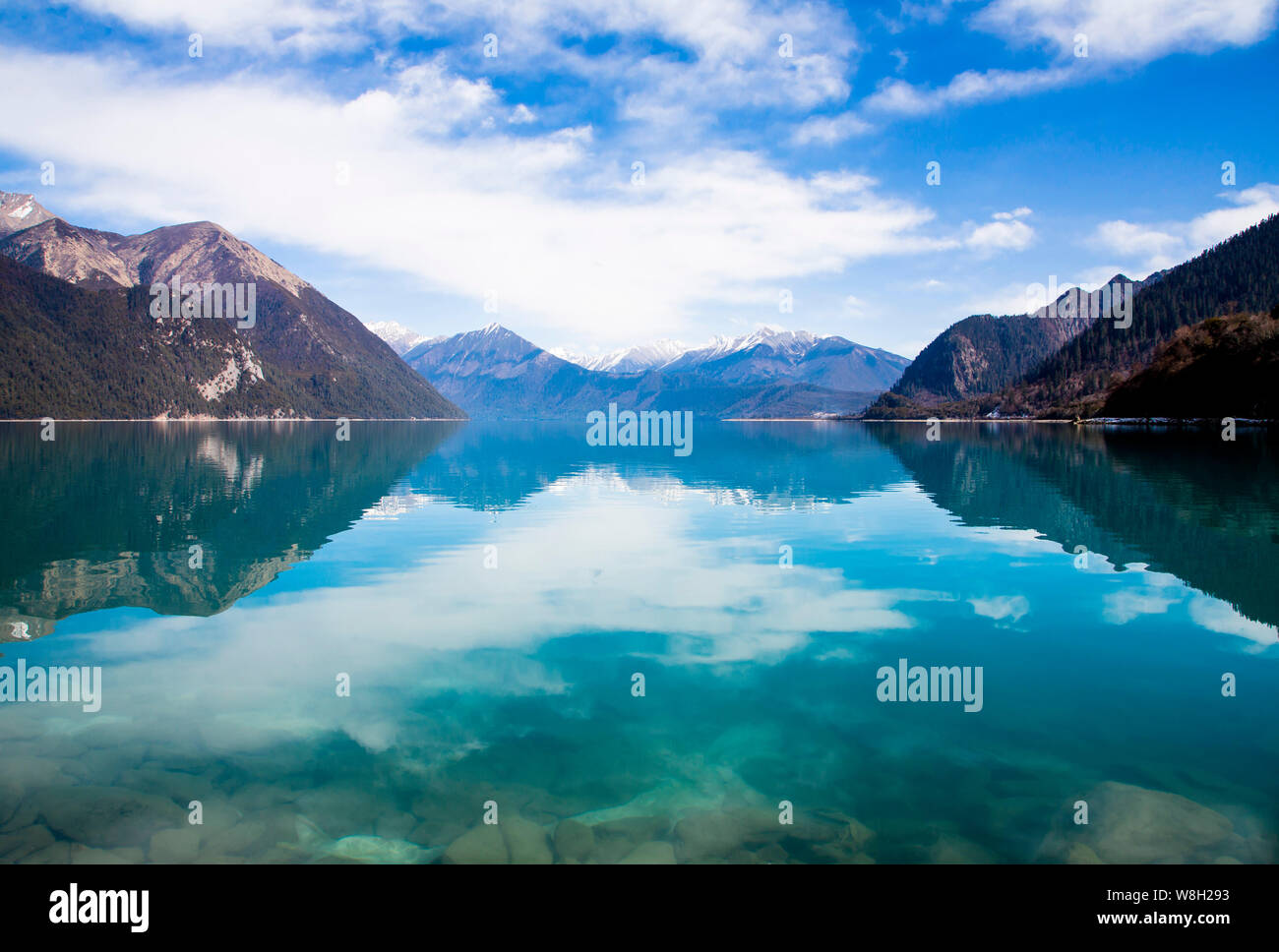 Dragsum tsho hi-res stock photography and images - Alamy