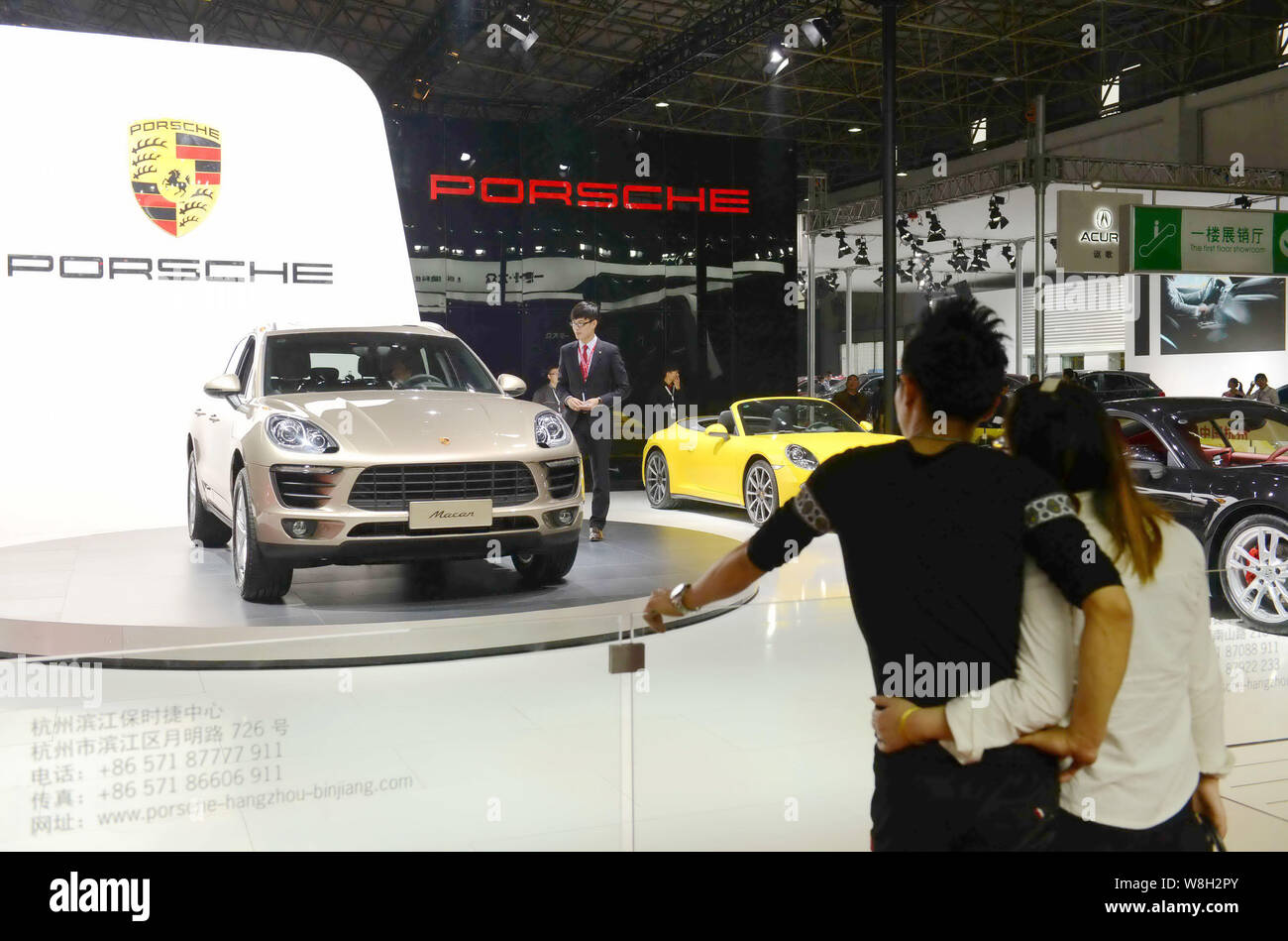 Porsche macan 2014 hi-res stock photography and images - Alamy