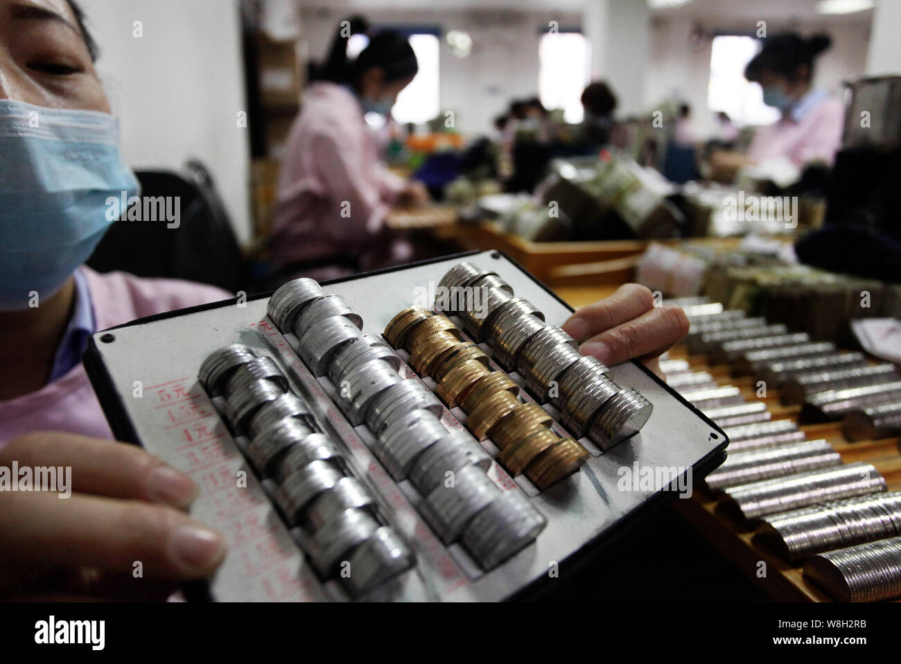 Cashier change hi-res stock photography and images - Alamy