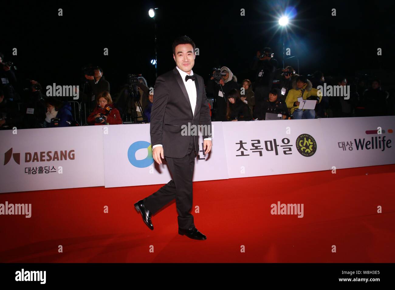 South Korean actor Bae Sung-woo arrives on the red carpet for the 36th ...