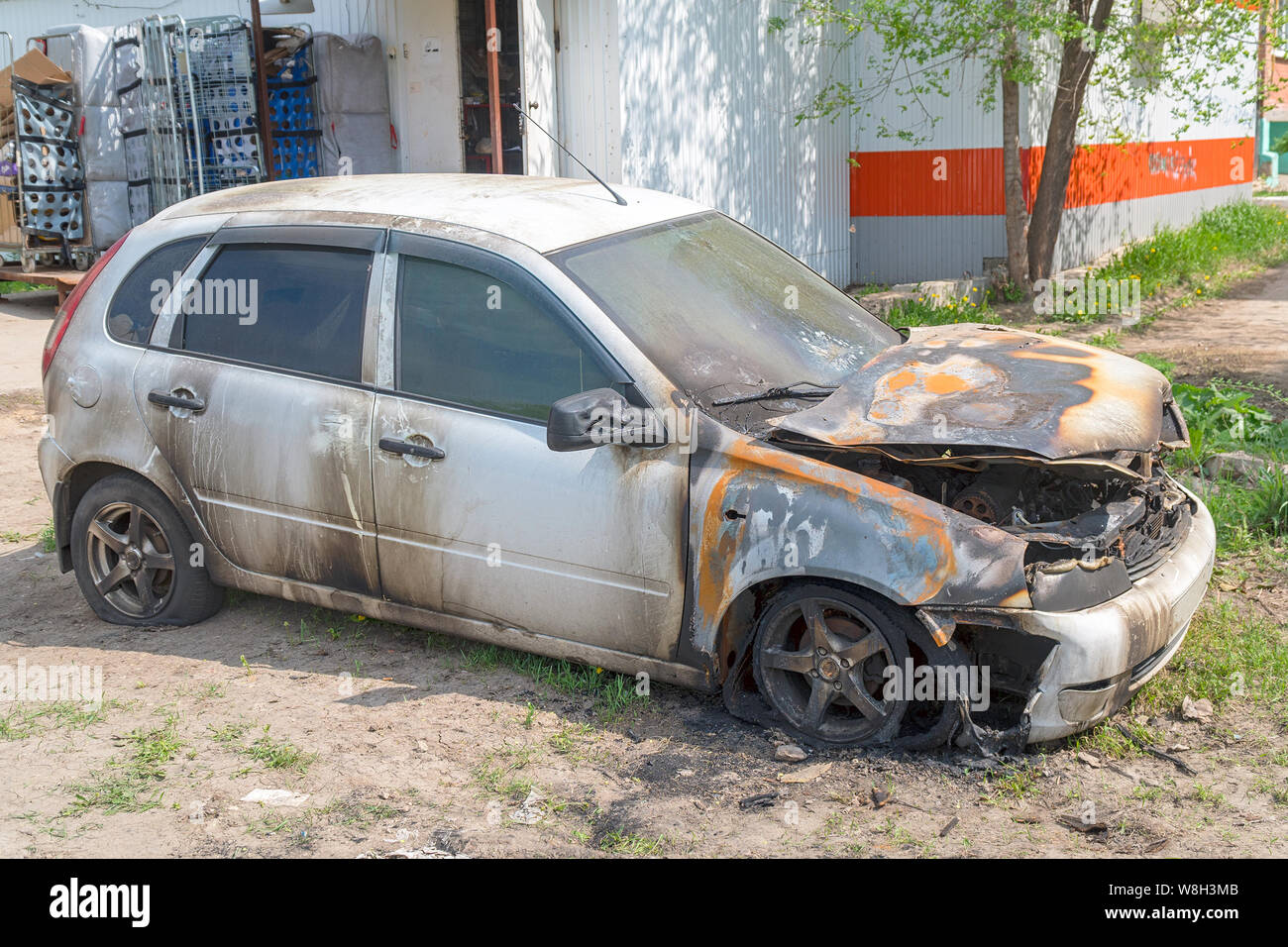 Burnt car on the street. Side view Stock Photo - Alamy