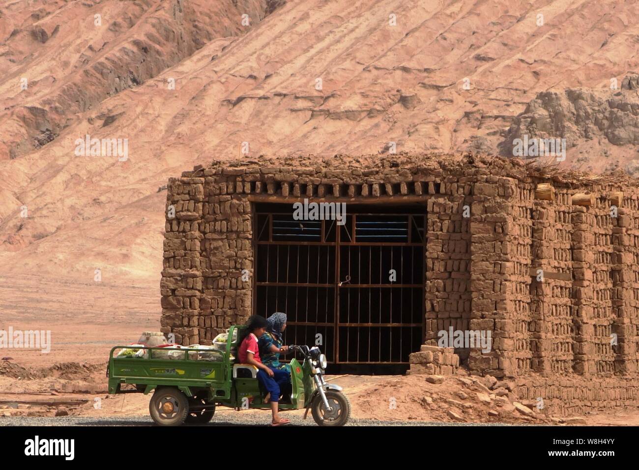 Turfan hi-res stock photography and images - Alamy