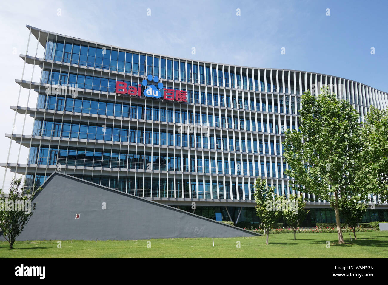 Dual tranche hi-res stock photography and images - Alamy