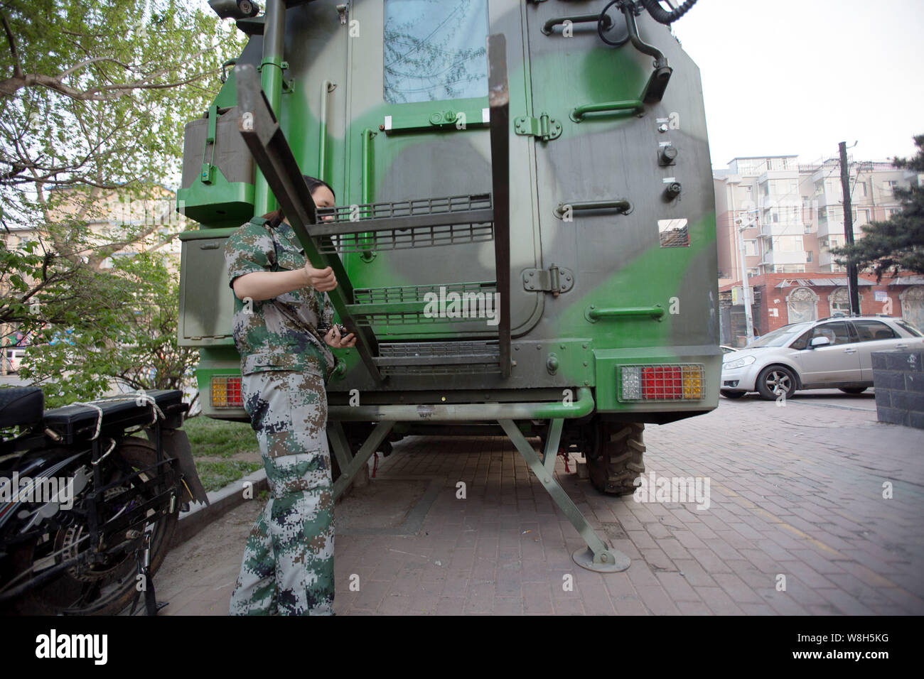 Parked ladder hi-res stock photography and images - Alamy