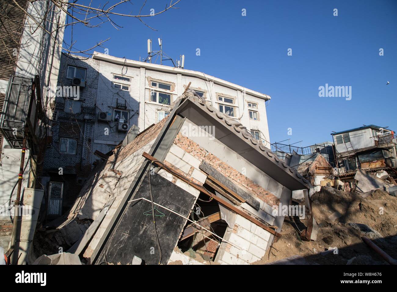 China cave home hi-res stock photography and images - Alamy