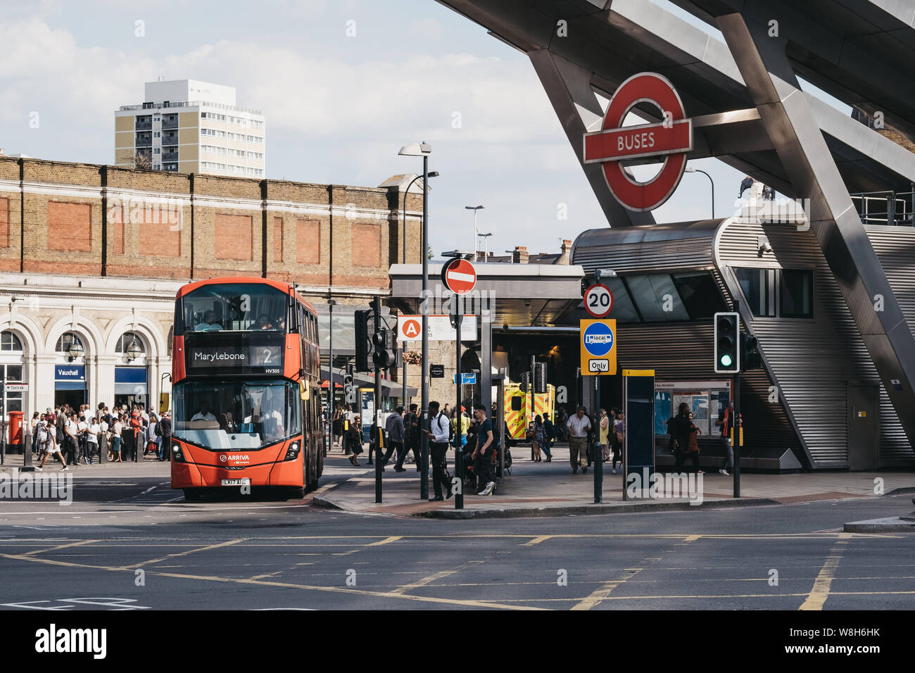 London number 16 bus hi-res stock photography and images - Alamy